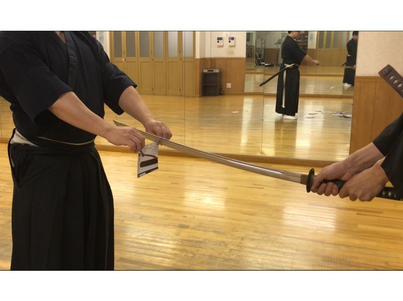 [Osaka/Namba/Nihonbashi] Japanese sword trial cutting experience! A ...