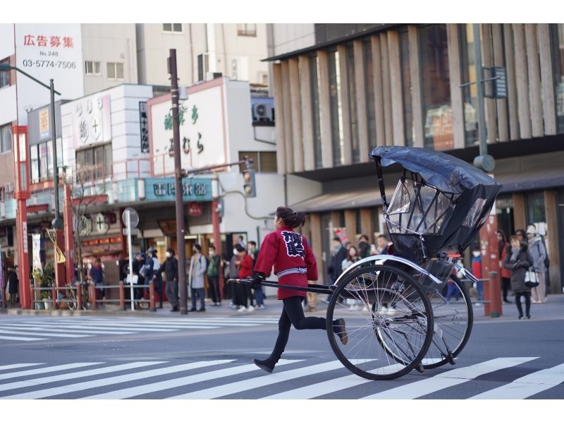 東京・浅草】日本の伝統的乗り物 人力車 おためし10分コース(1 東京・浅草】日本の伝統的乗り物 人力車 おためし10分コース(1